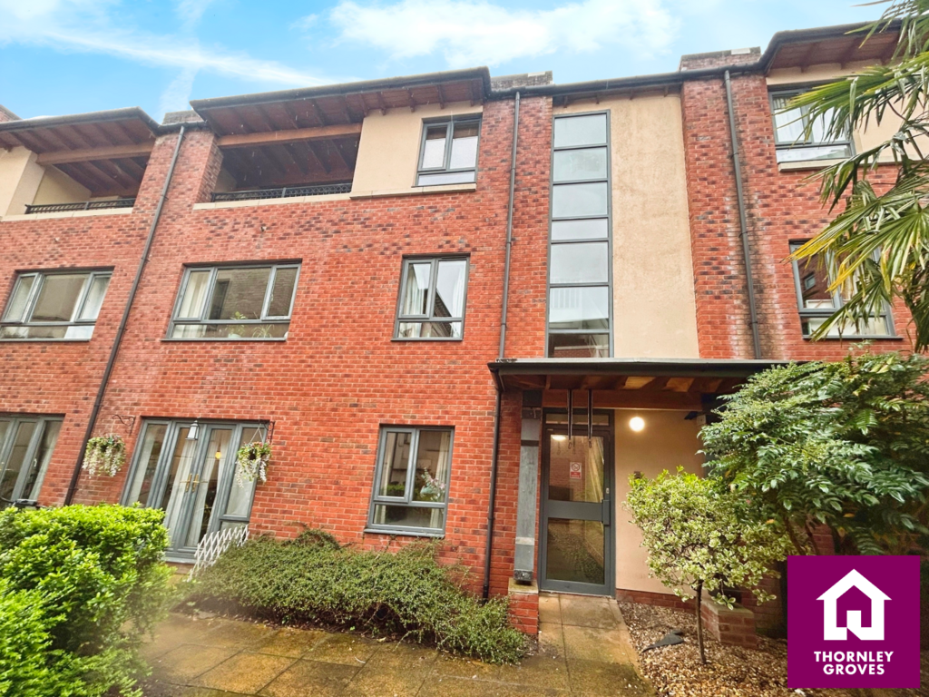 Upper Park Road, Manchester, Greater... 2 bed flat - £1,175 pcm (£271 pw)