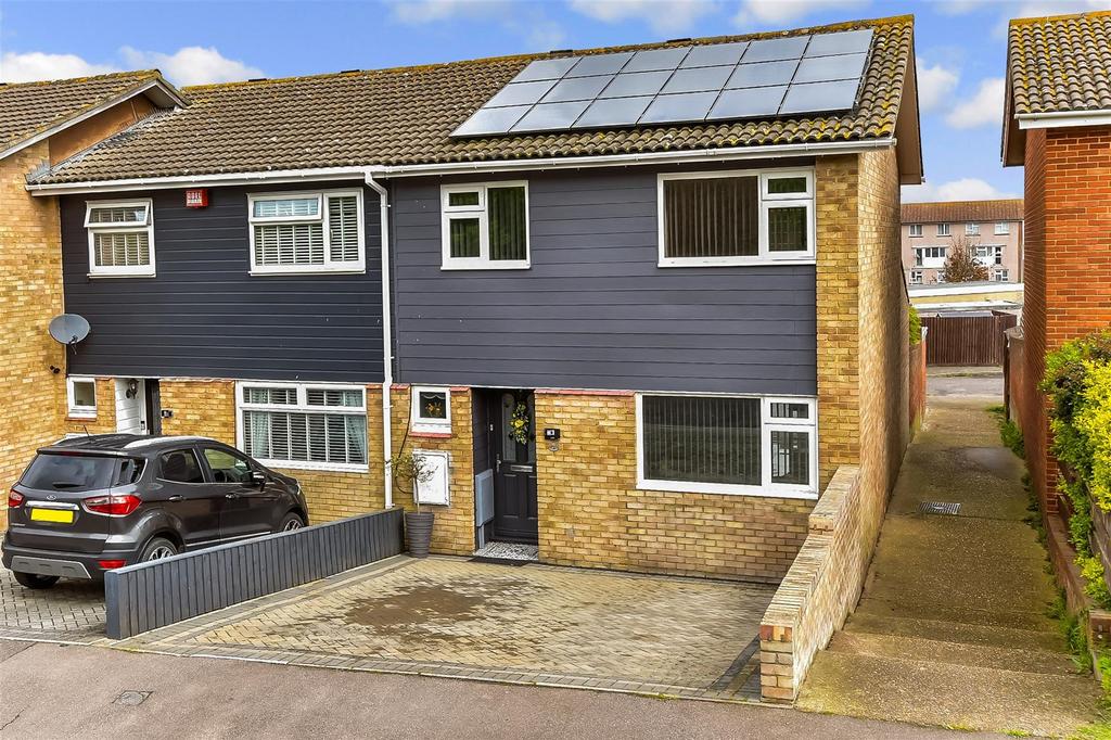 Cervia Way, Gravesend, Kent 3 bed end of terrace house - £400,000