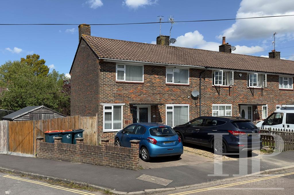 Clive Way, Crawley RH10 3 bed end of terrace house - £350,000