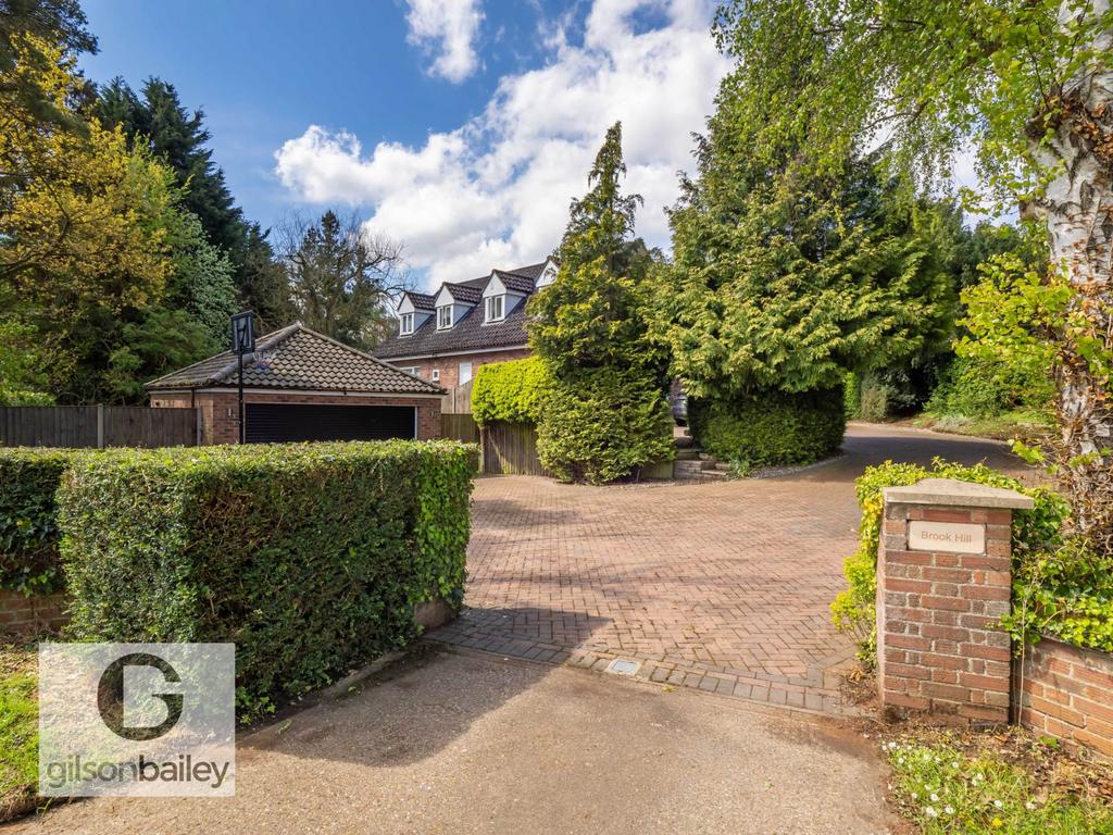Brundall Road, Norwich NR13 6 bed detached house for sale - £1,000,000