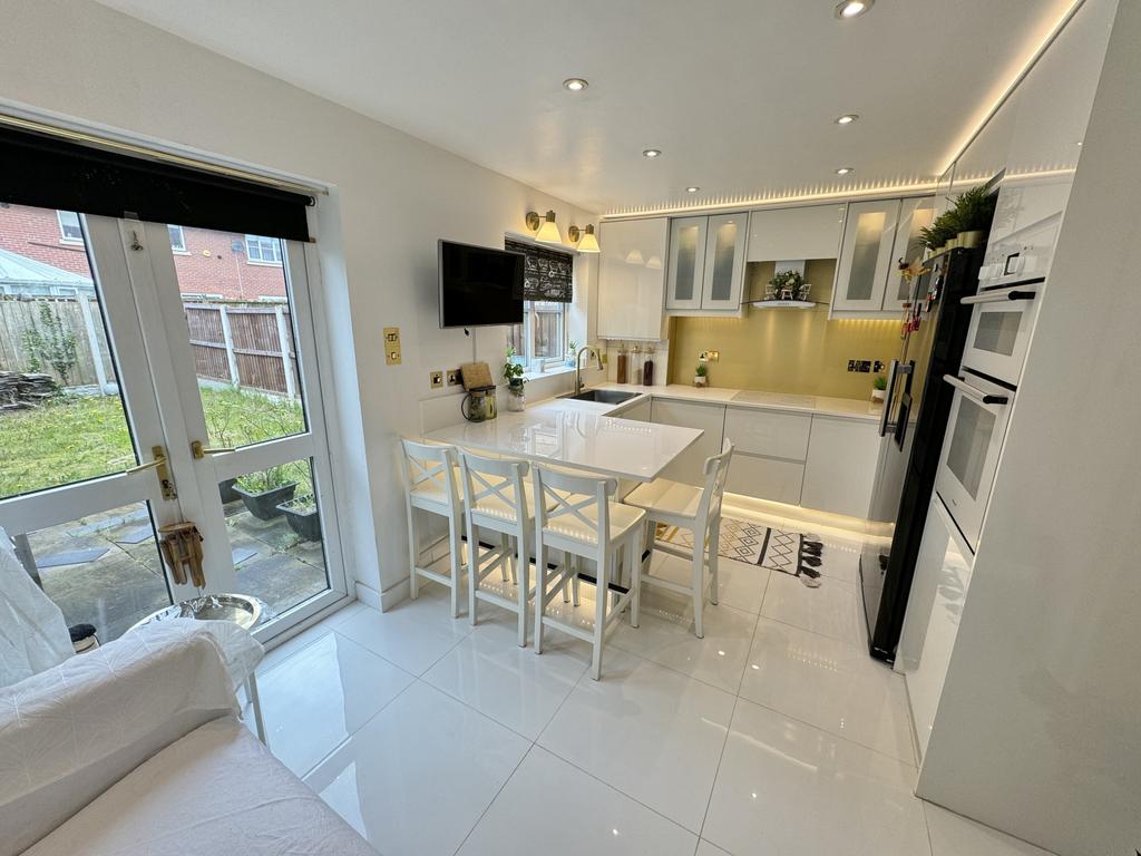 Maritime Way, Ashton-On-Ribble PR2 3 bed semi-detached house - £215,000