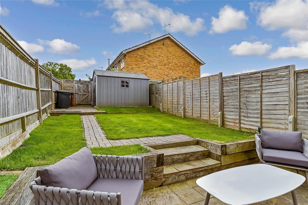 Hunters Way Uckfield East Sussex 3 Bed Terraced House For Sale £350 000