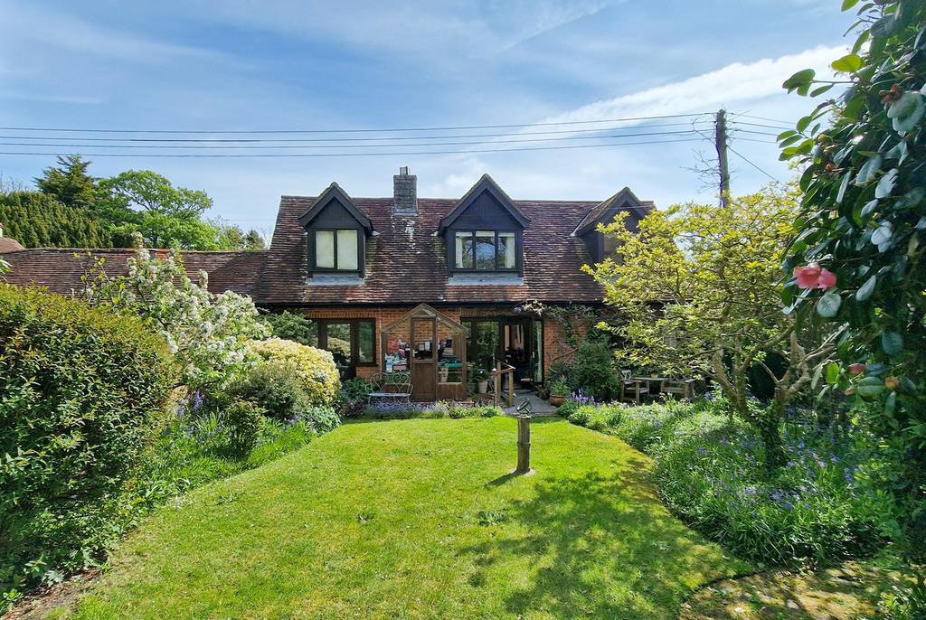 Newlands Manor, Everton, Lymington SO41 4 bed detached house - £675,000