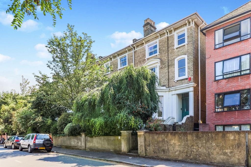 Surbiton Road, Kingston upon Thames, KT1 2 bed flat - £1,750 pcm (£404 pw)