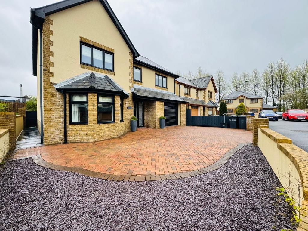 Brynview, Tafarnaubach, Tredegar 6 bed detached house - £440,000
