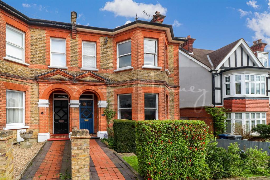 Hadley Road, Barnet EN5 4 bed semi-detached house - £900,000