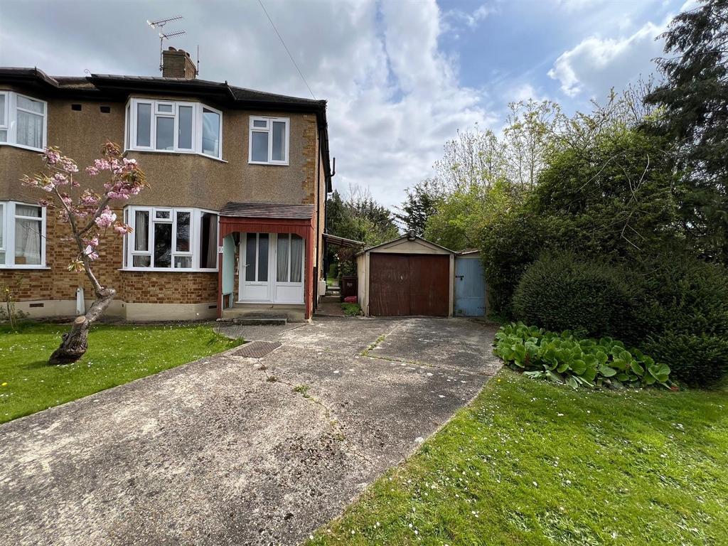 Edwards Close, Hutton, Brentwood 3 bed semi-detached house - £450,000