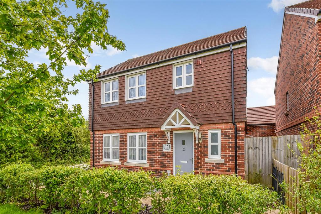 Silks Way, Andover 3 bed detached house for sale - £400,000