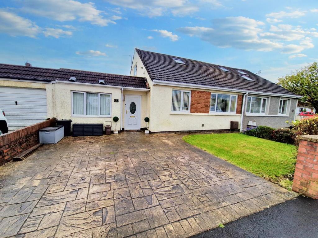Hafod Las, Pencoed 3 bed semi-detached bungalow - £240,000