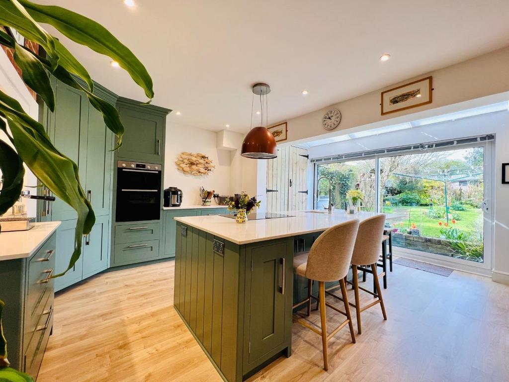 WAREHORNE 5 bed detached house for sale - £850,000