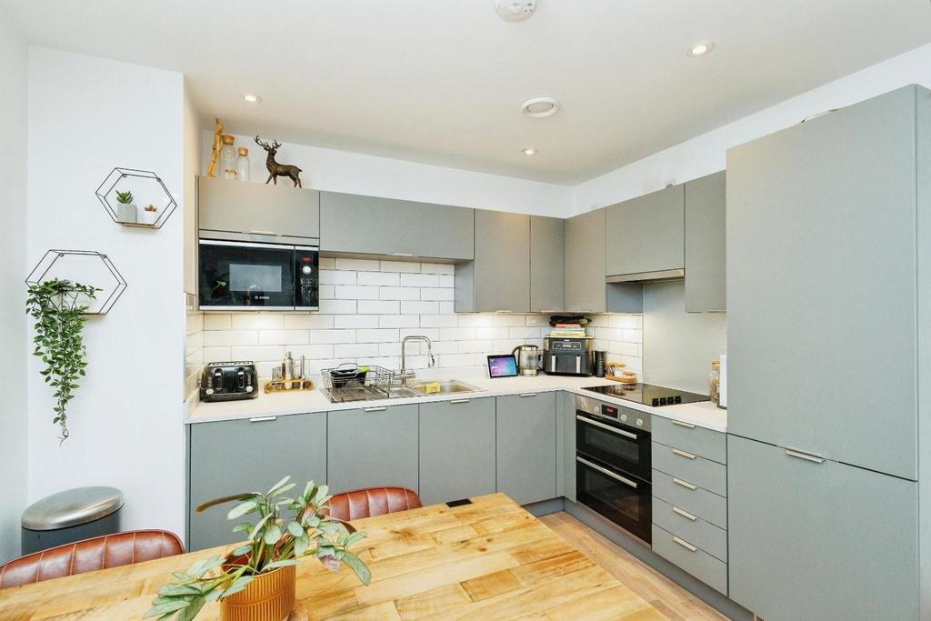 Lockgate Mews, Manchester 2 bed apartment - £310,000