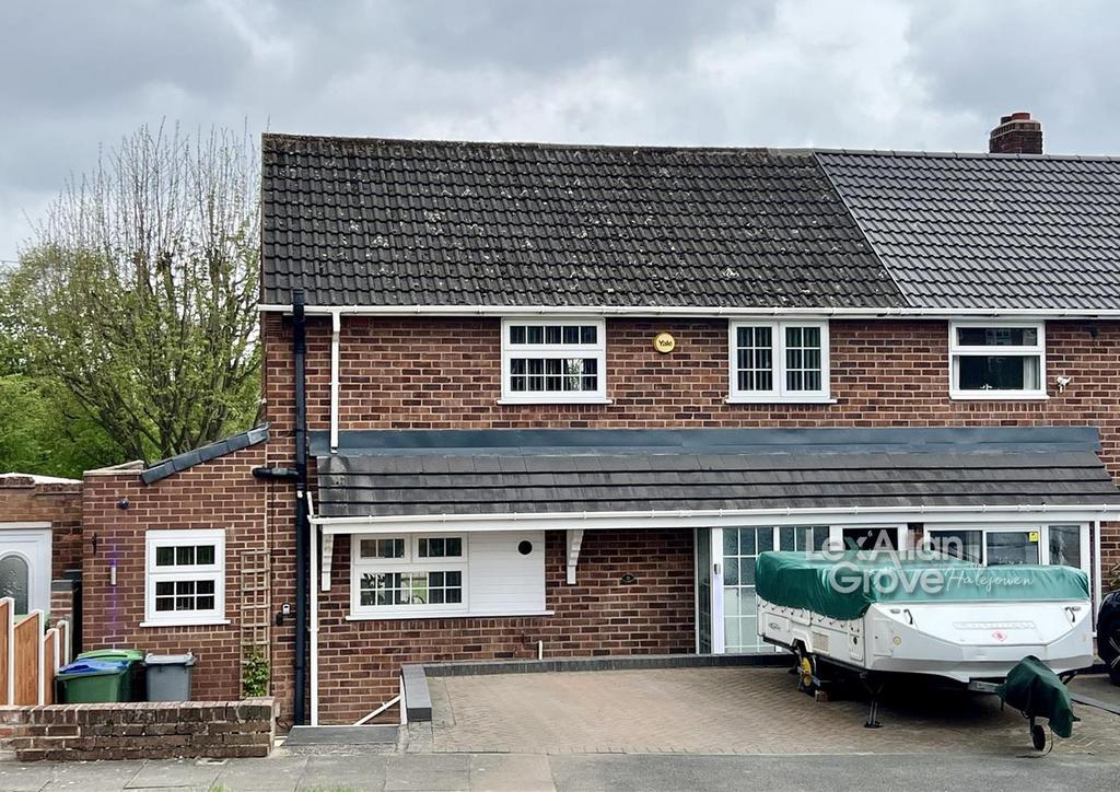 Barn Close, Cradley Heath 3 bed semi-detached house - £250,000