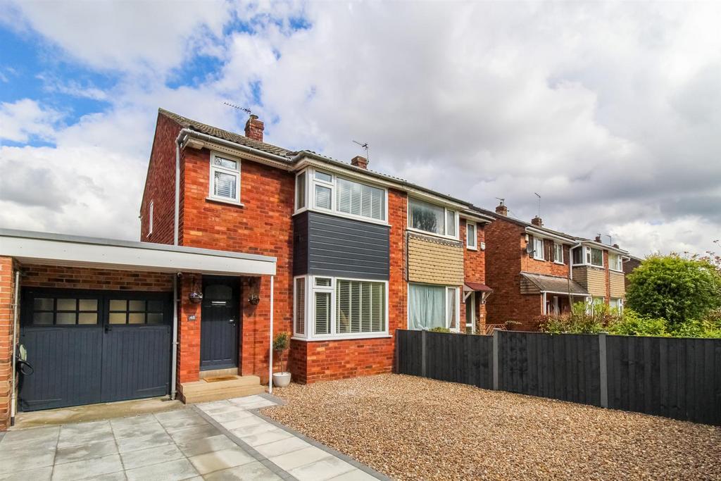 Thornes Moor Road, Wakefield WF2 3 bed semi-detached house - £239,950