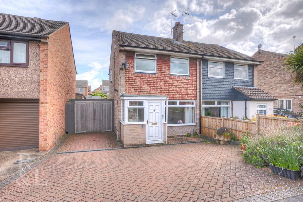 Fairway, Keyworth, Nottingham 2 bed semi-detached house - £240,000