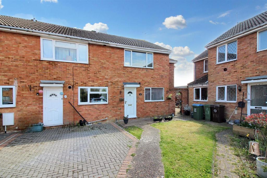 Roberts Drive, Aylesbury 4 bed end of terrace house - £425,000