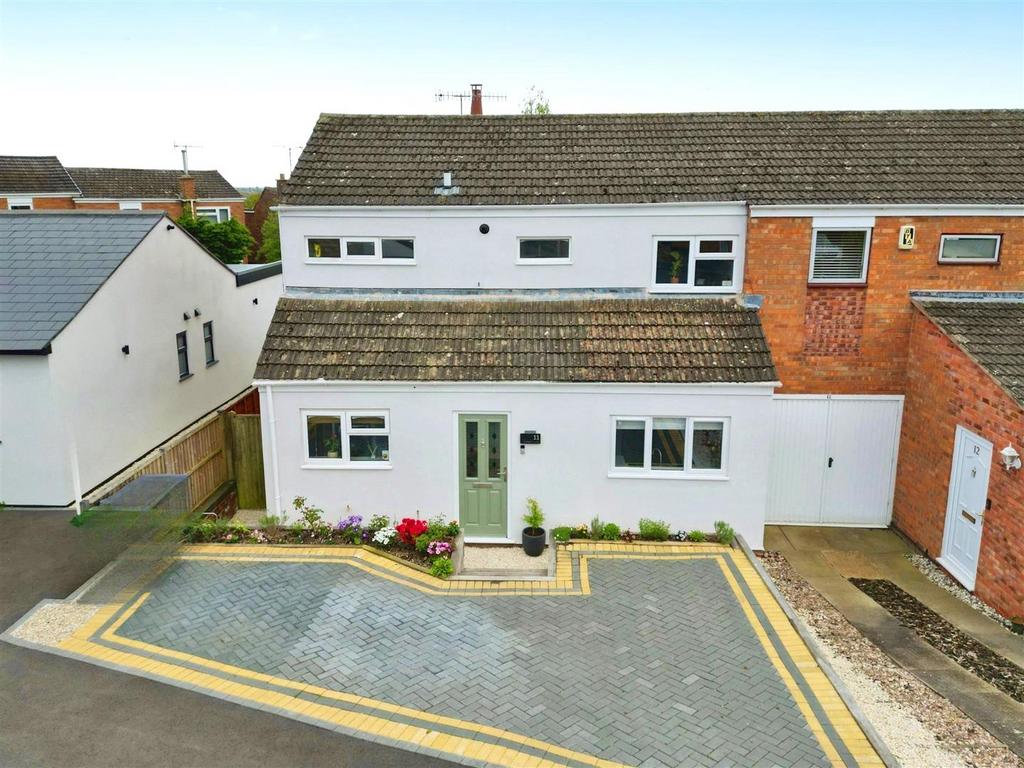 Sumner Close, Hampton Magna, Warwick 3 bed semi-detached house - £360,000