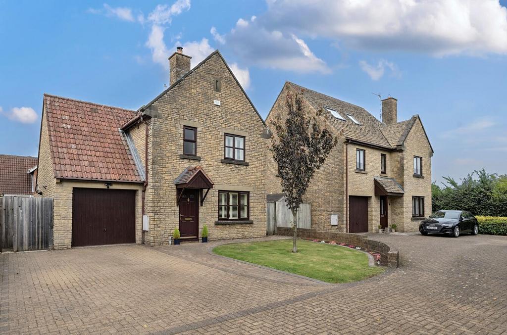 Barton Way, Corston 3 bed detached house - £475,000