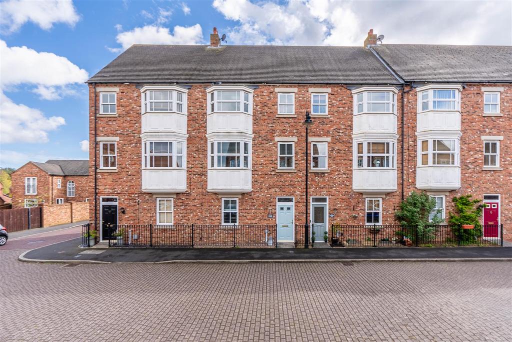 Warkworth Woods, Gosforth, NE3 4 bed terraced house - £280,000