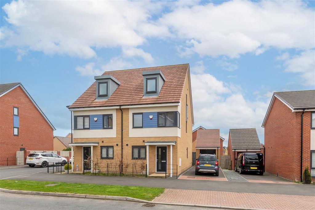 Roseden Way, Great Park, NE13 3 bed semi-detached house - £240,000