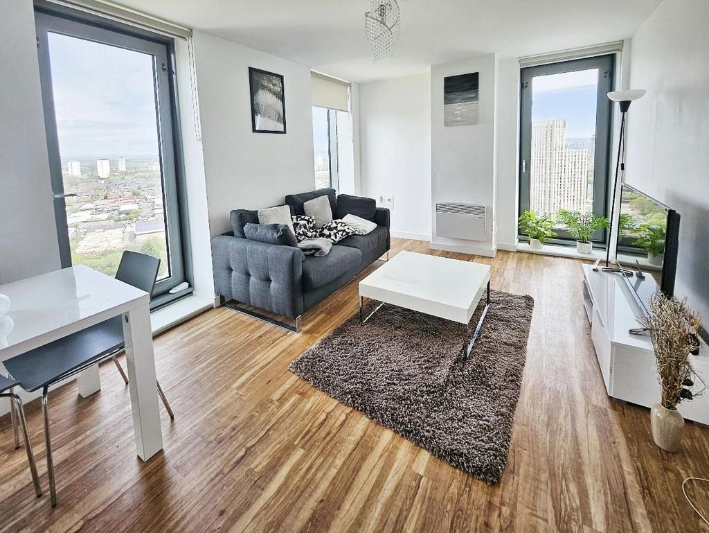 Michigan Point Tower A, Michigan... 2 bed apartment - £220,000