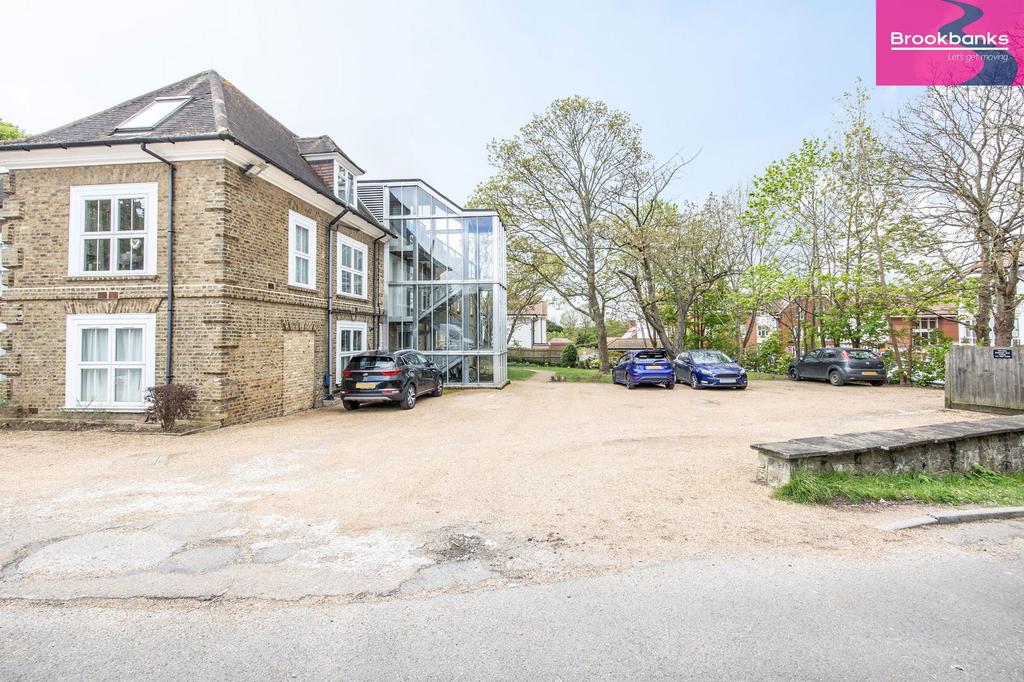 Rowhill Road, Swanley, BR8 7RL 2 bed apartment - £280,000