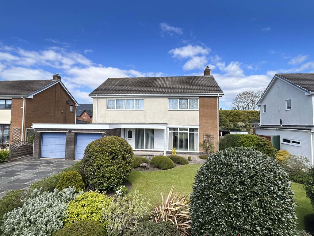 Blandford Close, Southport PR8 4 bed detached house - £500,000