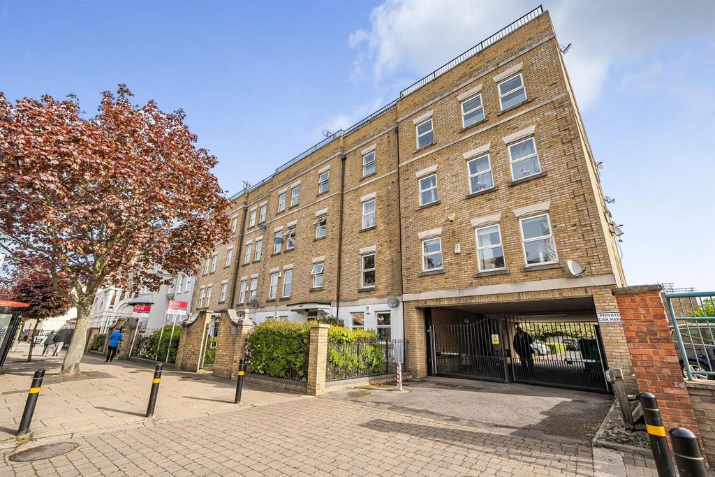 Mitcham Road, Tooting 2 bed flat - £425,000