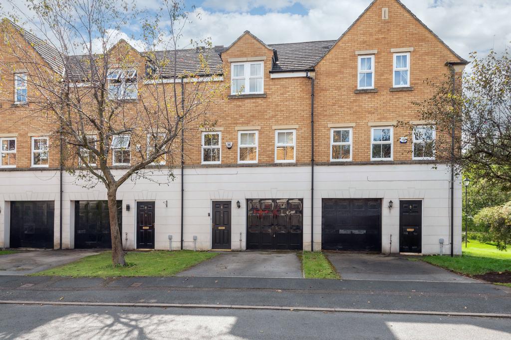 Charnley Drive, Leeds LS7 3 bed townhouse to rent - £1,650 pcm (£381 pw)
