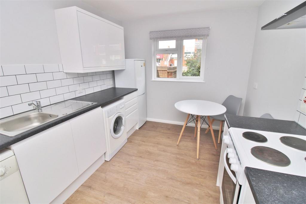 Nightingale Way, Swanley, BR8 7UD 1 bed flat - £1,150 pcm (£265 pw)