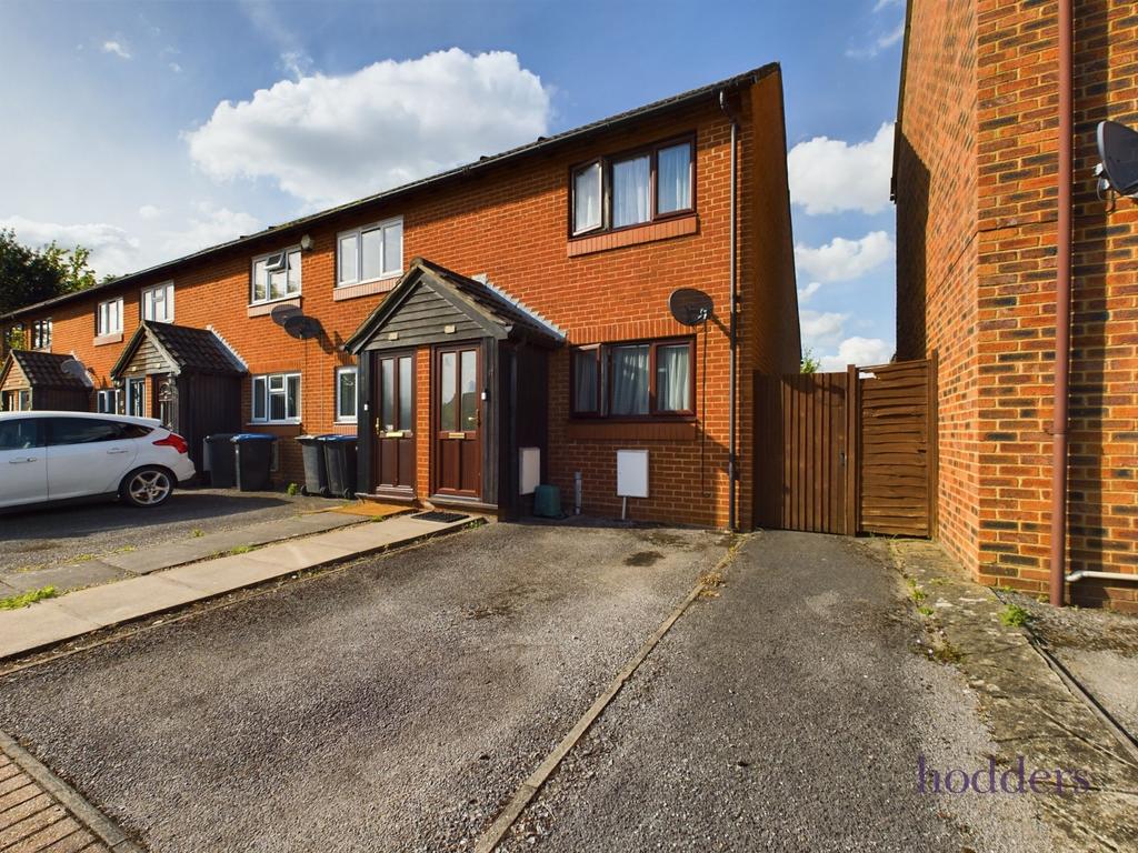 Oliver Close, Addlestone, KT15 1 bed end of terrace house - £1,295 pcm ...