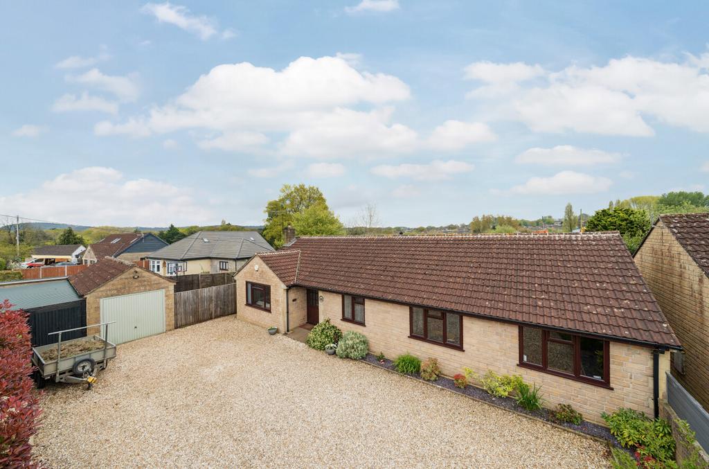 Chaffcombe Road, Chard, Somerset, TA20 4 bed bungalow - £450,000