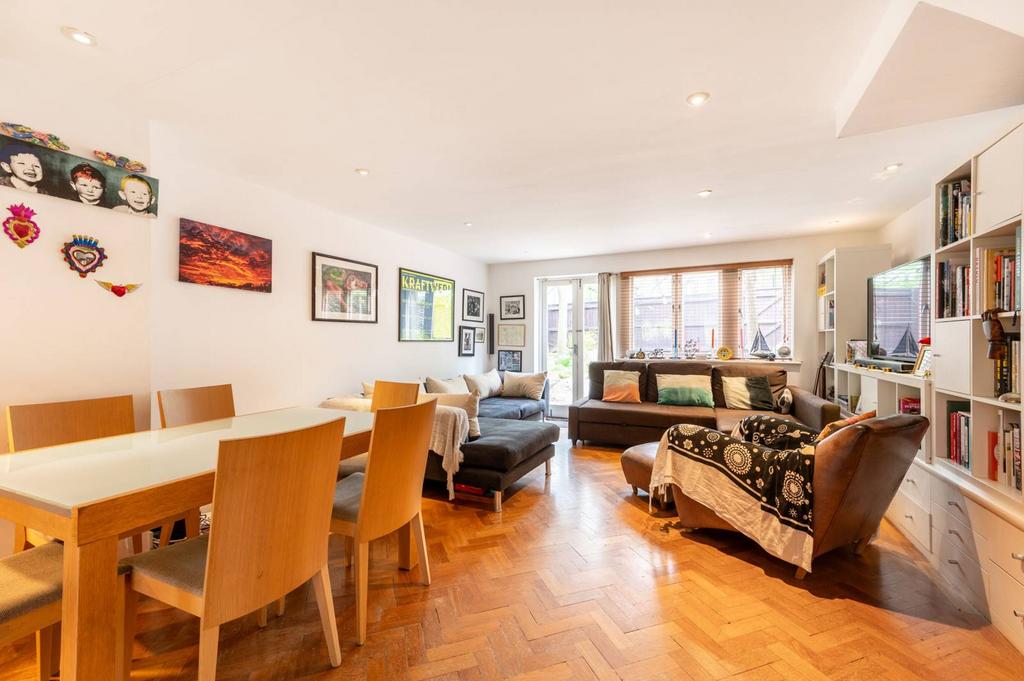 Wesley Square, Notting Hill, London, W11 3 bed flat - £1,100,000