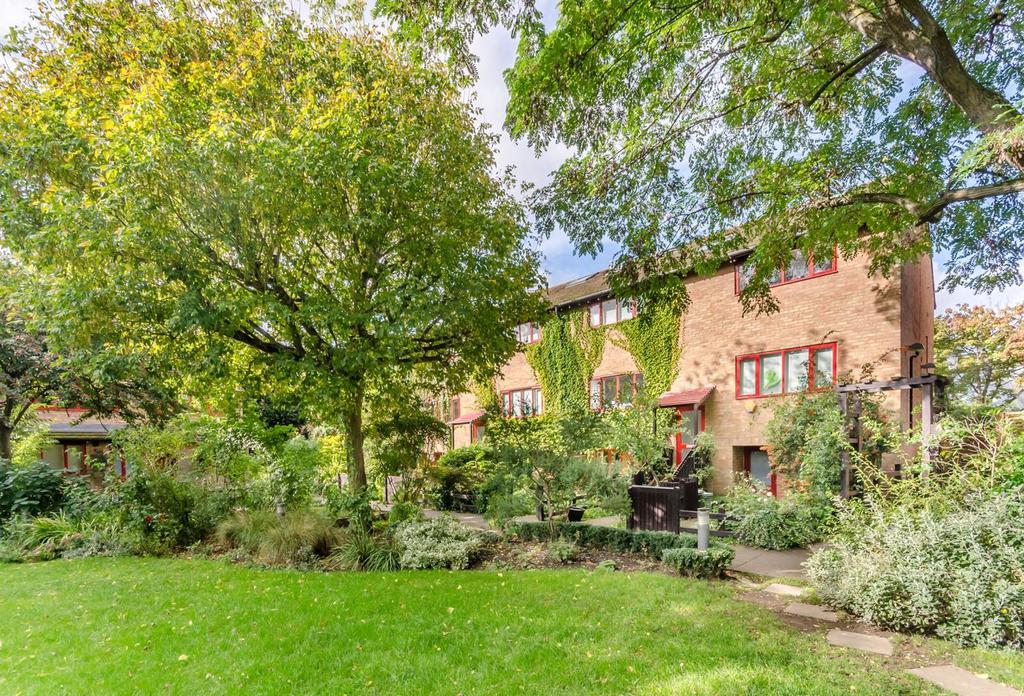 Wesley Square, Notting Hill, London, W11 3 bed flat - £1,100,000