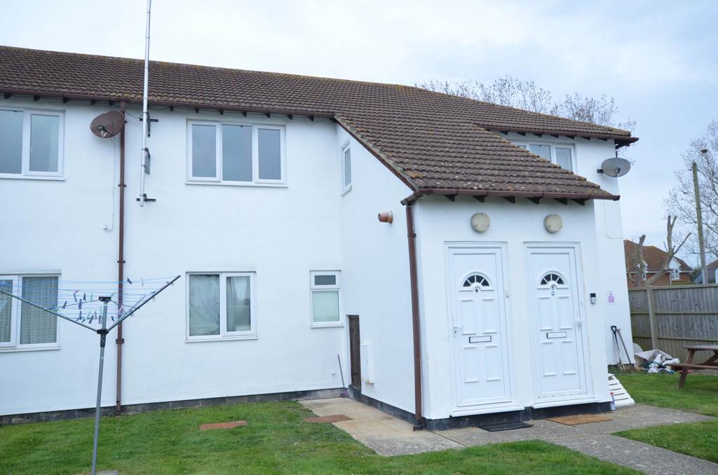 Bracklesham Court, Bracklesham Lane 1 bed flat - £770 pcm (£178 pw)