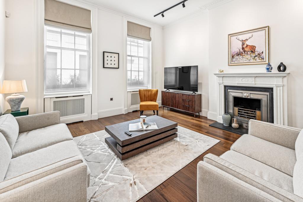 Halkin Street, London 2 bed flat to rent - £11,500 pcm (£2,654 pw)