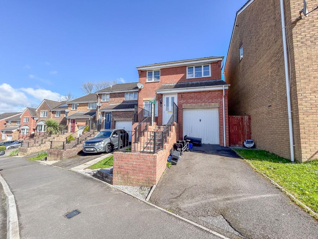 Oak Tree Rise, Merthyr Tydfil, CF47 3 bed detached house for sale - £ ...