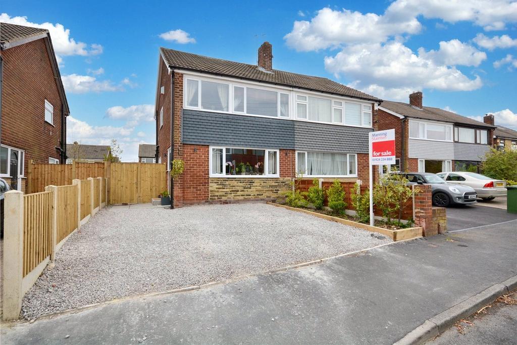 Victoria Way, Wakefield, West Yorkshire 3 bed semi-detached house for ...