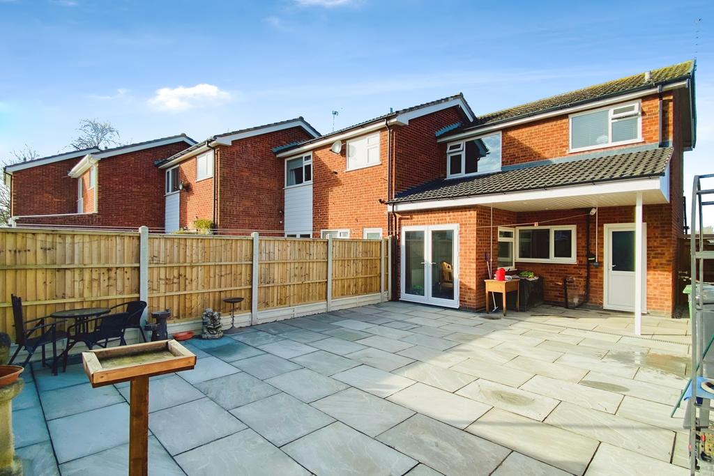 Long Furrow, East Goscote, LE7 3 bed end of terrace house for sale - £ ...