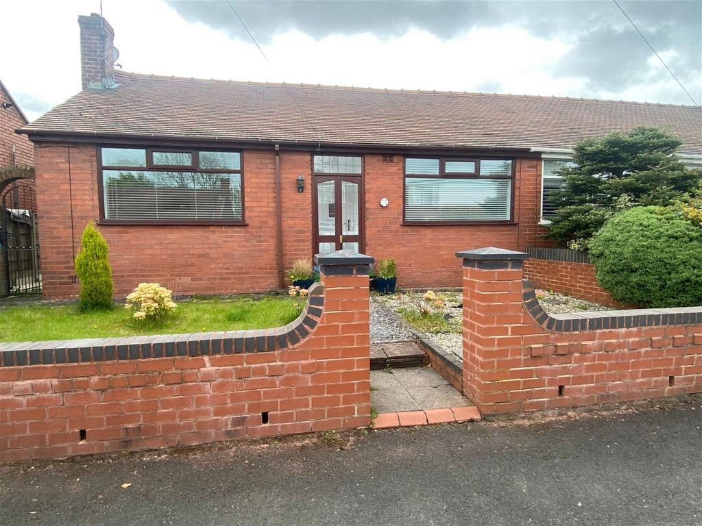 20 Keswick Avenue, Cahdderton 2 bed semi-detached bungalow - £180,000