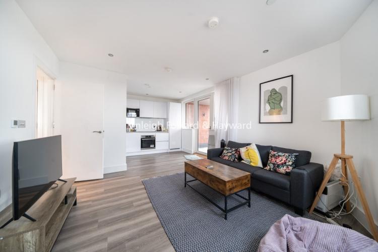 Healum Avenue Southall UB2 1 bed apartment - £2,000 pcm (£462 pw)