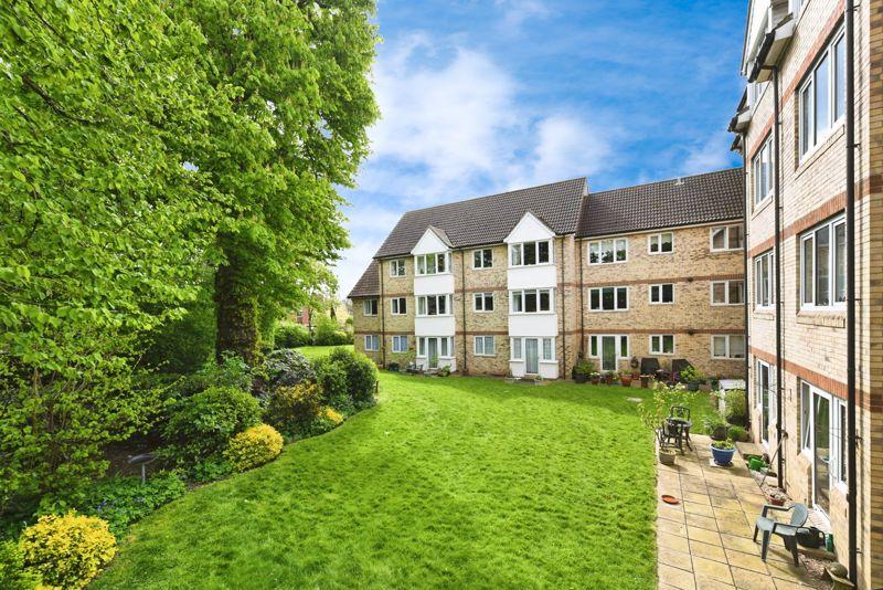 The Grove, Witham CM8 1 bed flat for sale - £100,000