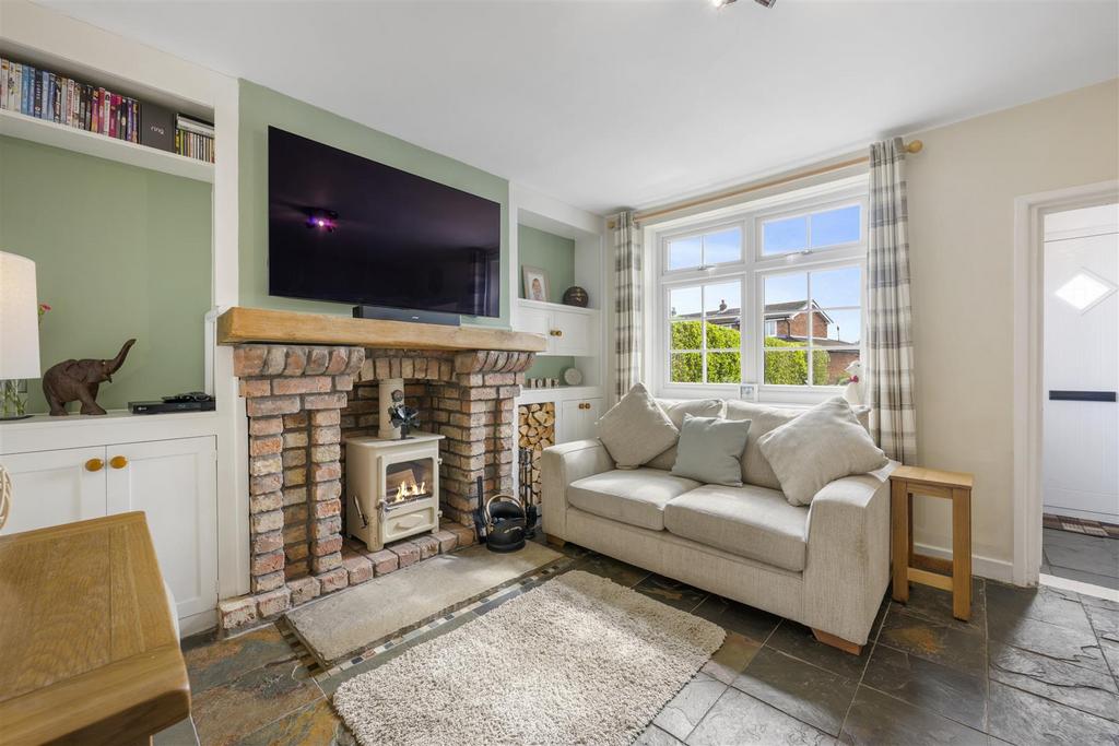 Whitbarrow Road, Lymm WA13 2 bed cottage for sale - £295,000