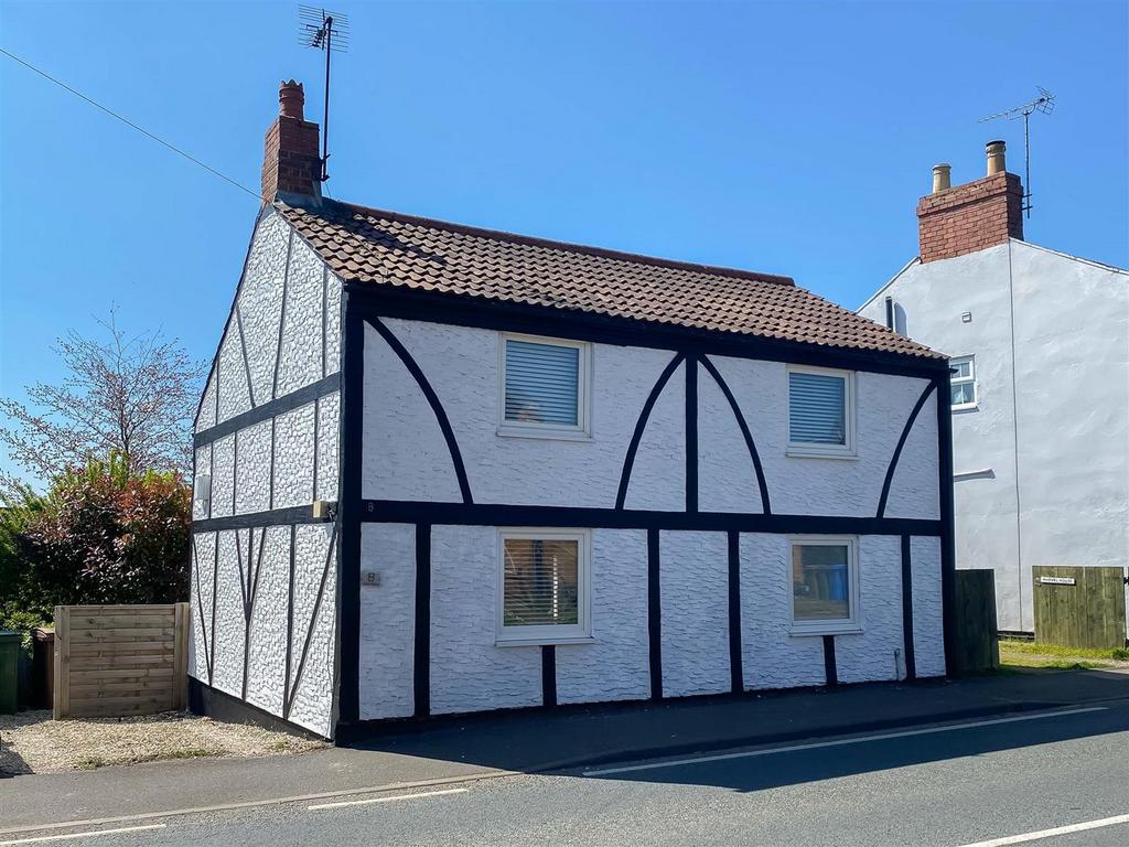Main Street, Keyingham, Hull 2 bed cottage - £135,000