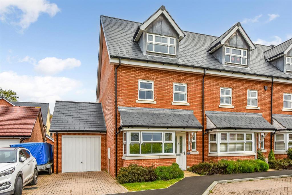 Cowplain, Hampshire 3 bed end of terrace house - £350,000