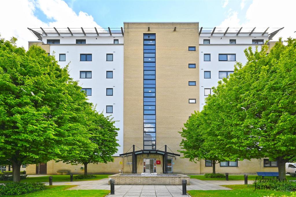 Ocean Wharf, 60 Westferry Road, E14 1 bed apartment - £425,000