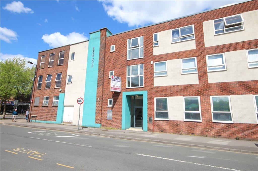 Brook House, Fleet GU51 2 bed apartment - £220,000