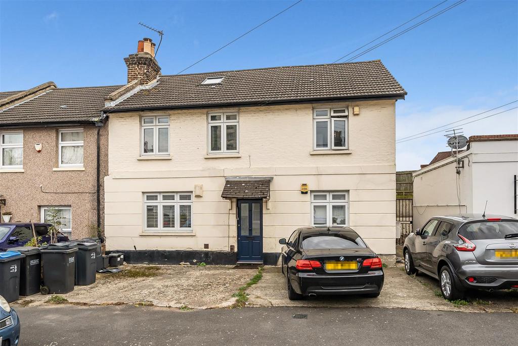 Kings Road, London 1 bed maisonette - £250,000
