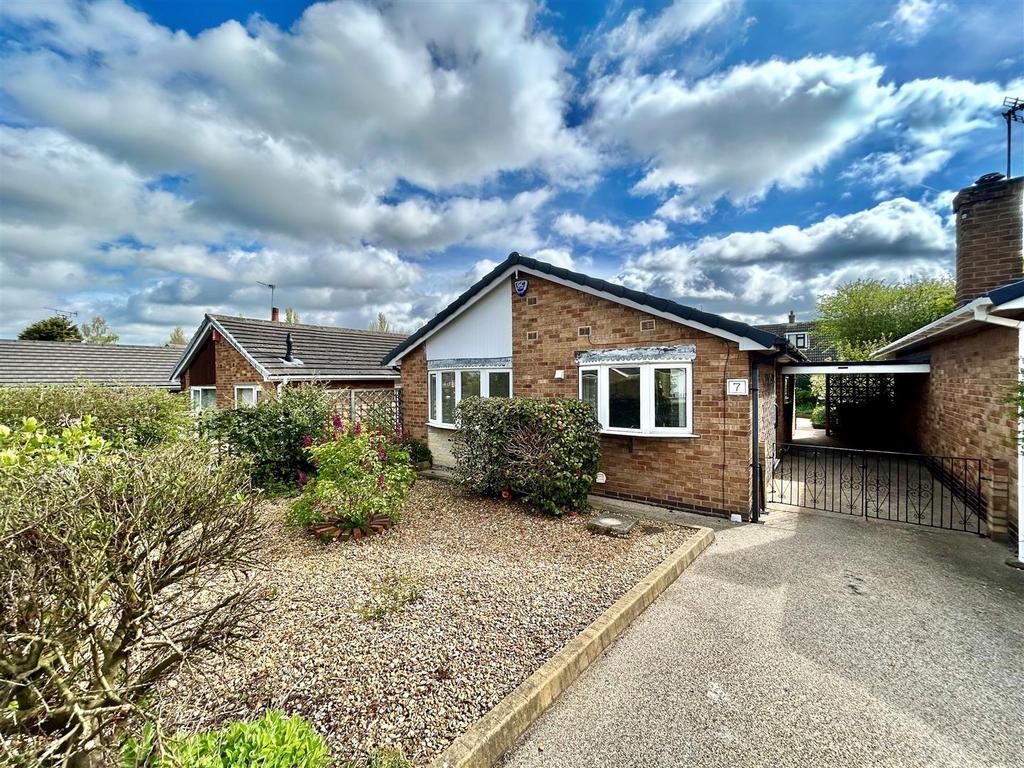 Long Meadow Court, Garforth, Leeds 2 bed detached bungalow - £275,000