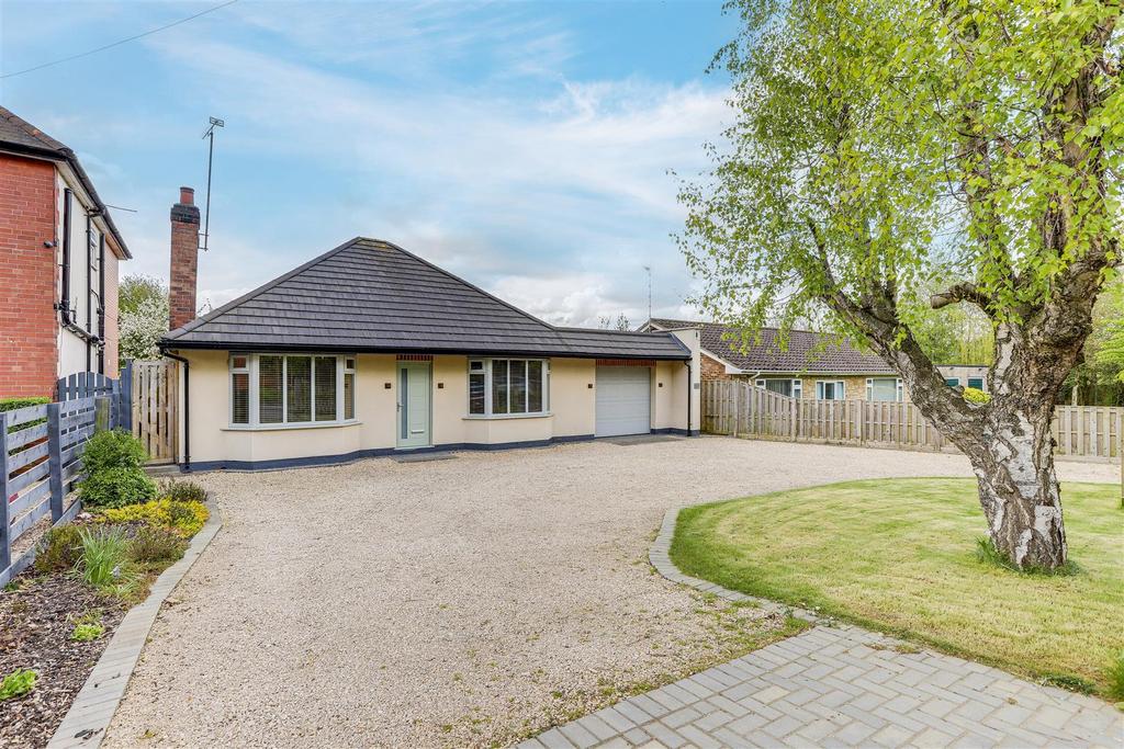 Ilkeston Road, Trowell NG9 3 bed detached bungalow - £325,000
