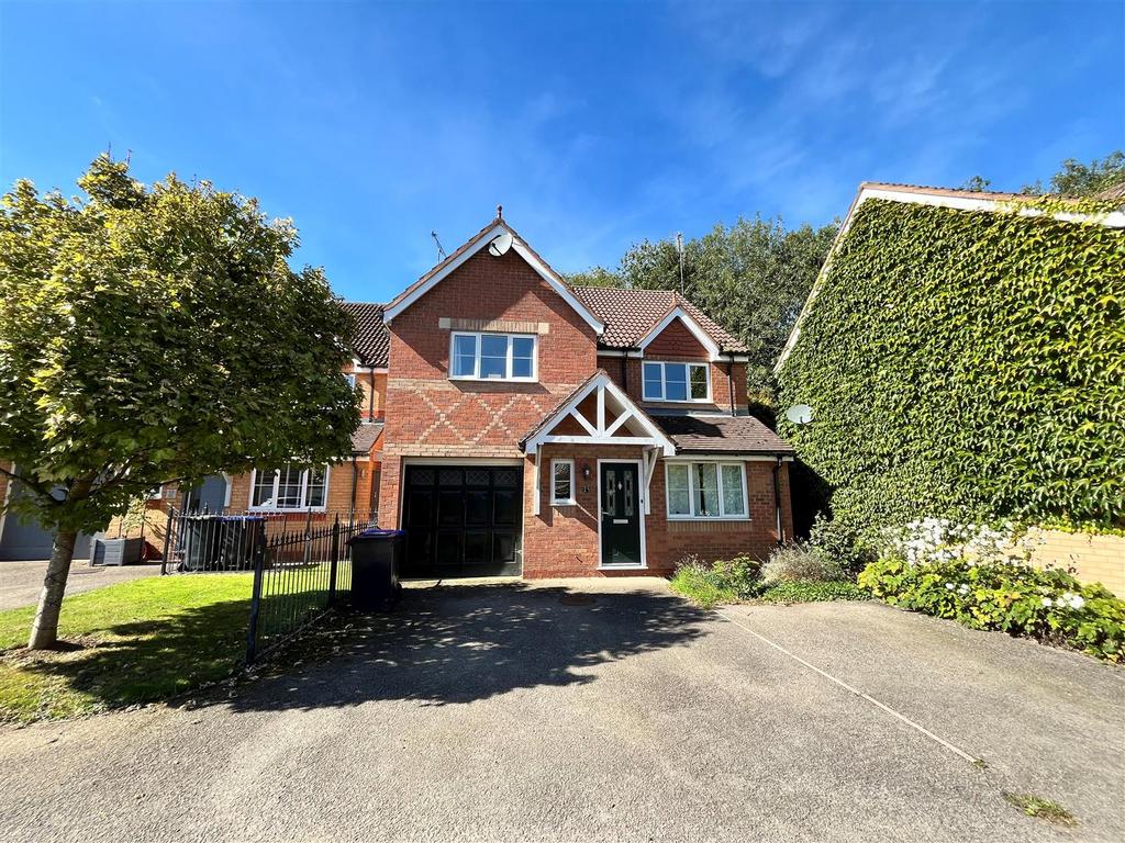 Dale Close, Daventry 4 bed house - £343,000